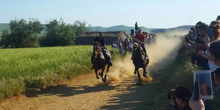 Οι ιπποδρομίες του Αγίου Γεωργίου | ΕΘΙΜΑ & ΠΑΡΑΔΟΣΕΙΣ | limnos.mobi
